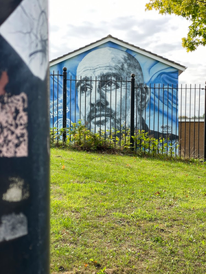 Mural de Pep Guardiola en A3 de edición limitada | Official Man City Store